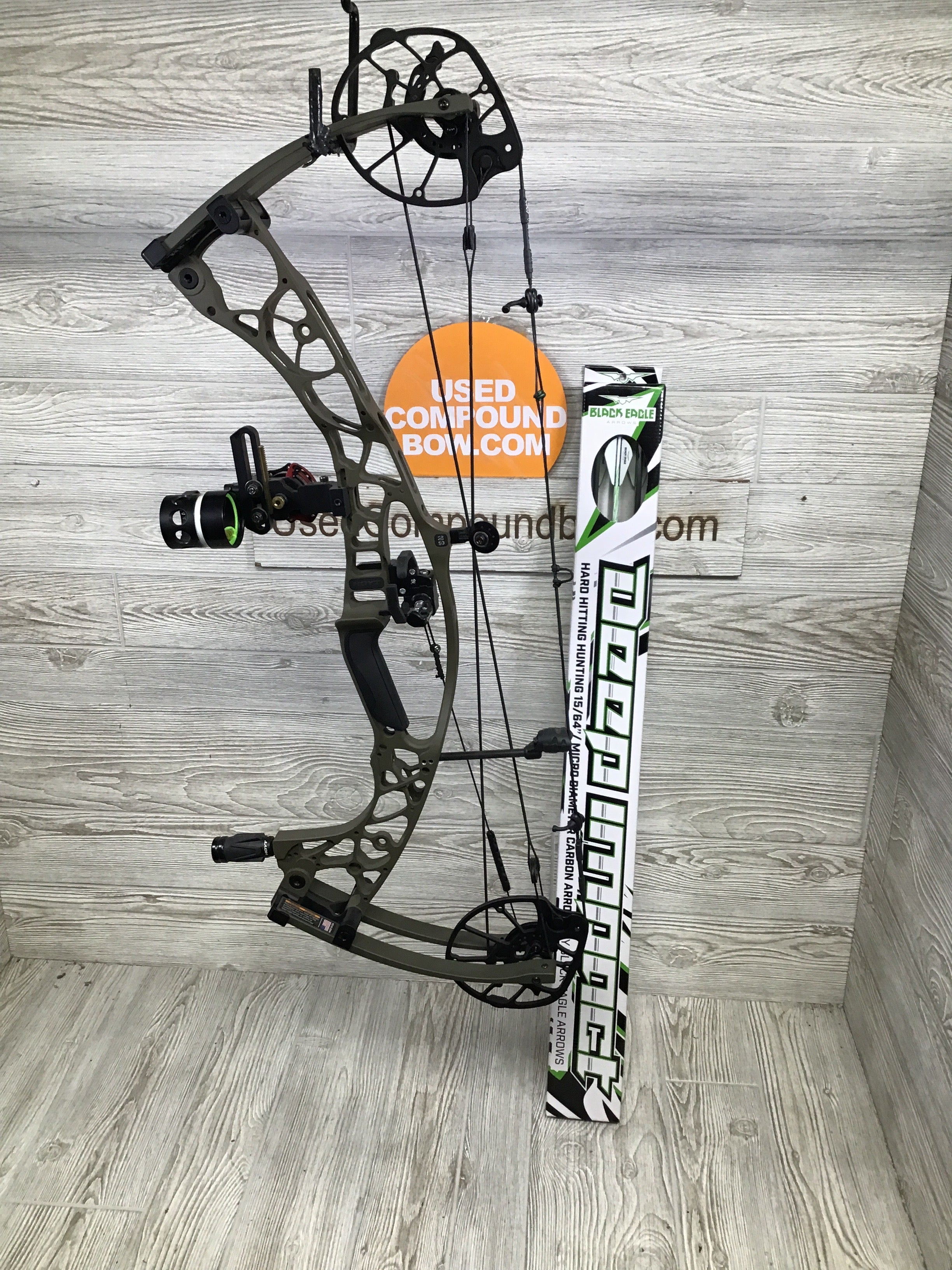 Used Hoyt Alpha AX-2 29 Wilderness RH 50-60 RTH Package ...
