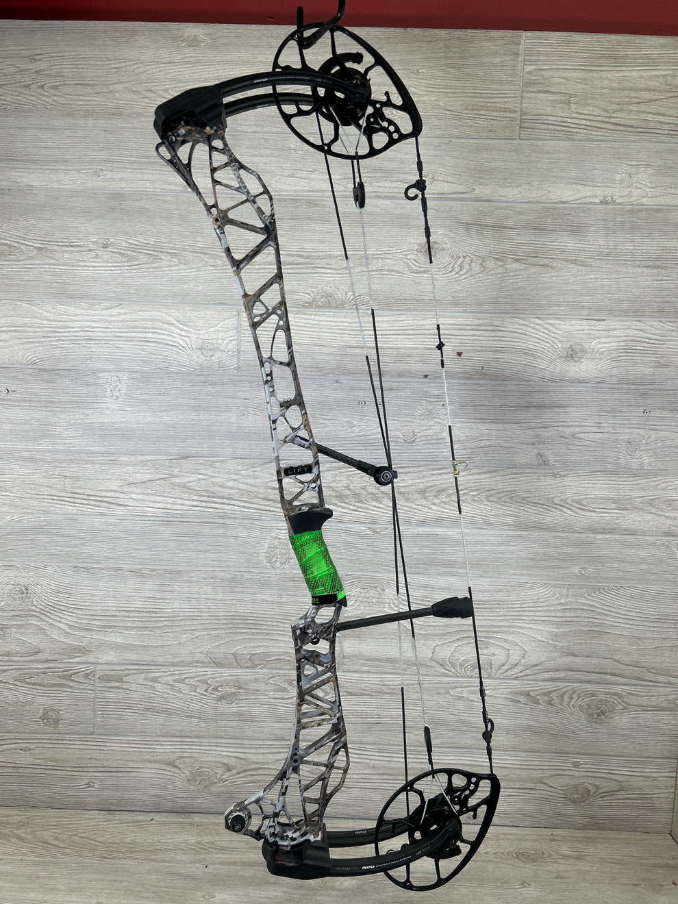 Used Mathews Lift 33 Sitka EV2 W/Black Limbs RH – UsedCompoundBow.com