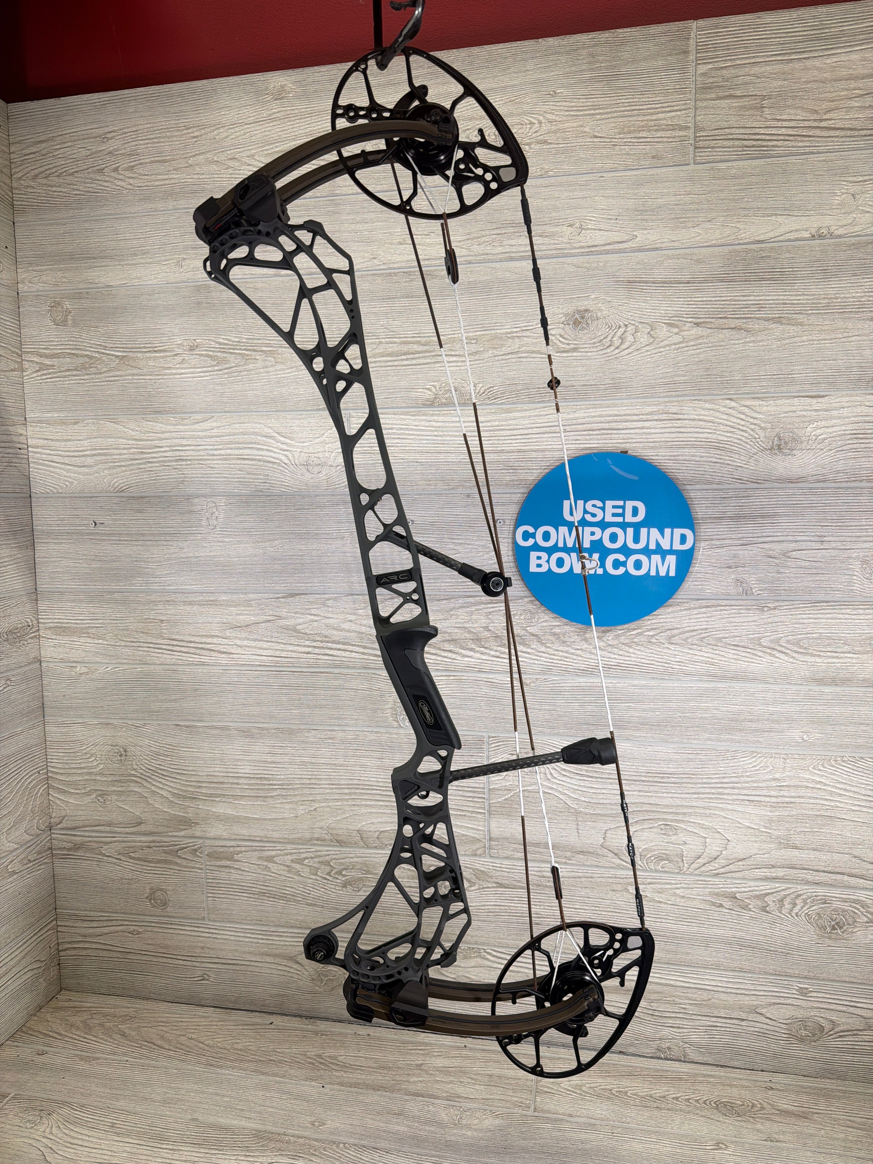 Used Mathews ARC 30 28.5" 70lb Shale Riser/Kodiak Limbs Right Hand Bow ...